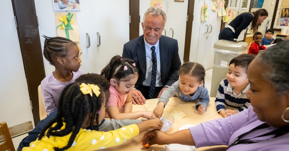 Visit to a Head Start Center | HHS.gov